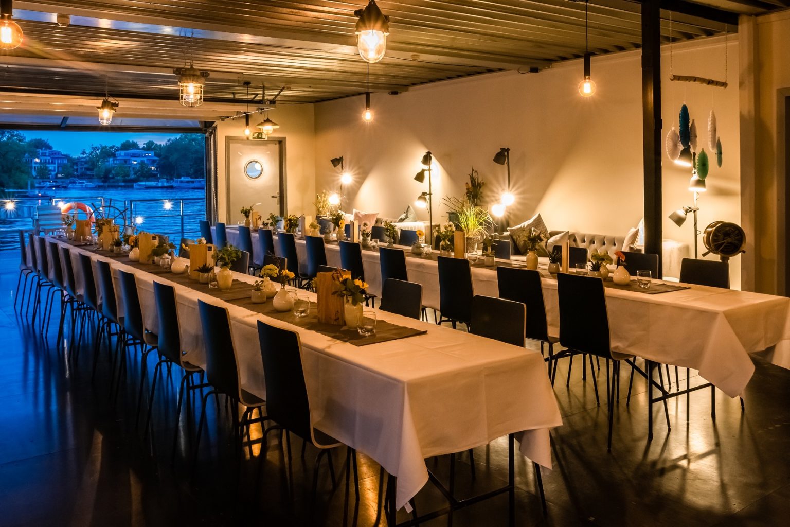 Bestuhlungen für Events & Feiern - Dock10 Berlin